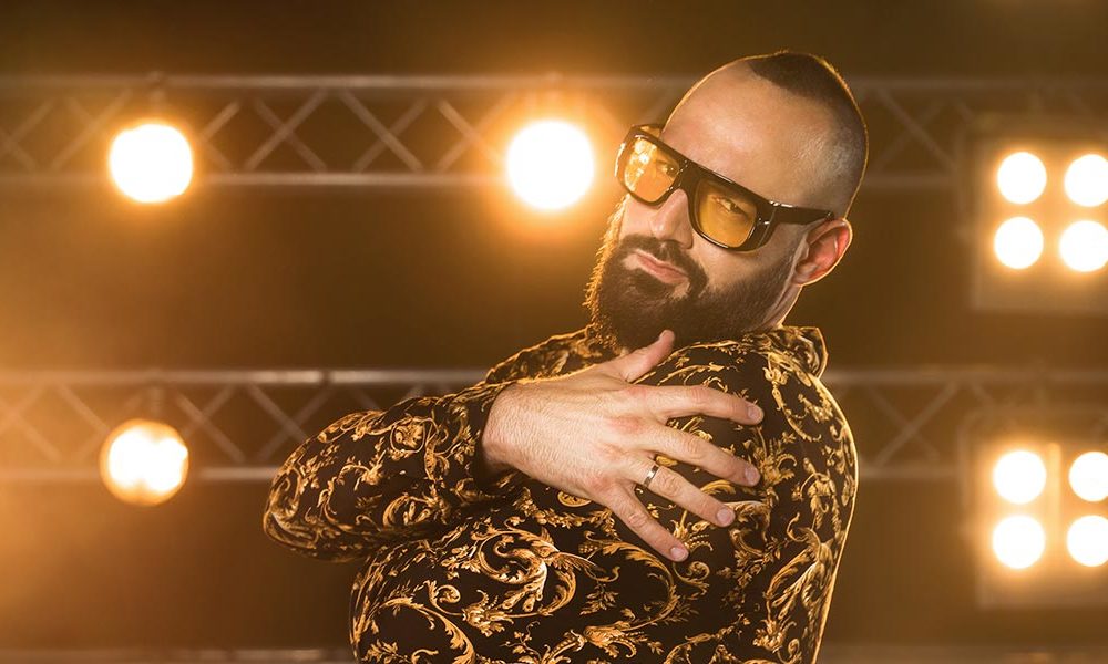 Marko Luis u disko dens pesmi „Hoću s tobom da đuskam“ | BG online